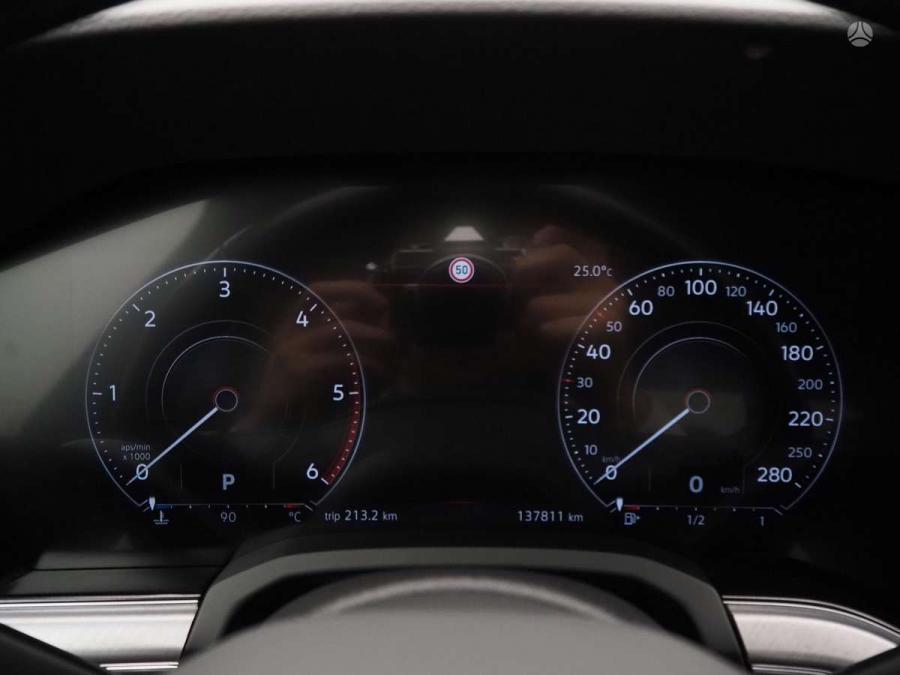 Melns Volkswagen Touareg 2023 Viļņa, ar dzinēja tilpumu 2.97 L un nobraukumu 137 tūkst. km par 39500 €, foto 25 vietnē AUTOMOTO.COM.LV