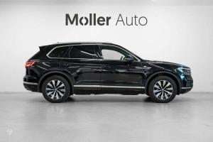 Black Volkswagen Touareg 2023 in Vilnius, with an engine capacity of 3.00 L and mileage of 118 thousand km for 46900 €, photo 5 on AUTOMOTO.COM.LV