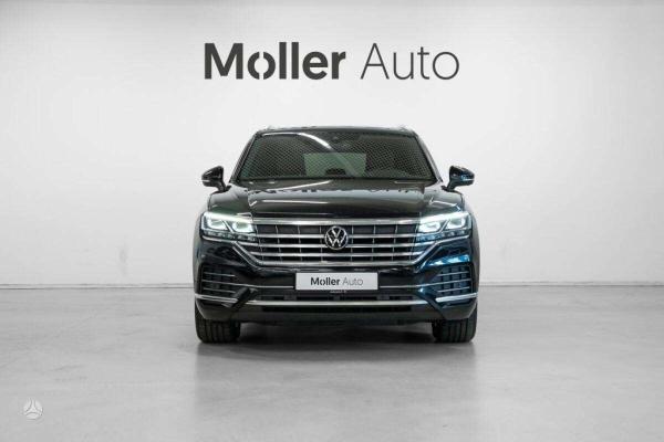 Black Volkswagen Touareg 2023 in Vilnius, with an engine capacity of 3.00 L and mileage of 118 thousand km for 46900 €, photo 6 on AUTOMOTO.COM.LV