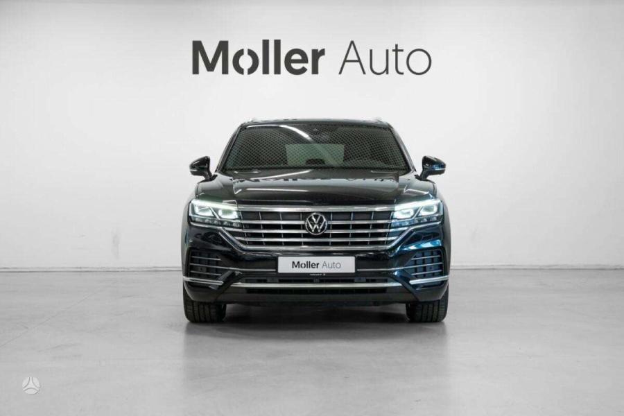Black Volkswagen Touareg 2023 in Vilnius, with an engine capacity of 3.00 L and mileage of 118 thousand km for 46900 €, photo 6 on AUTOMOTO.COM.LV