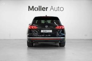 Black Volkswagen Touareg 2023 in Vilnius, with an engine capacity of 3.00 L and mileage of 118 thousand km for 46900 €, photo 7 on AUTOMOTO.COM.LV