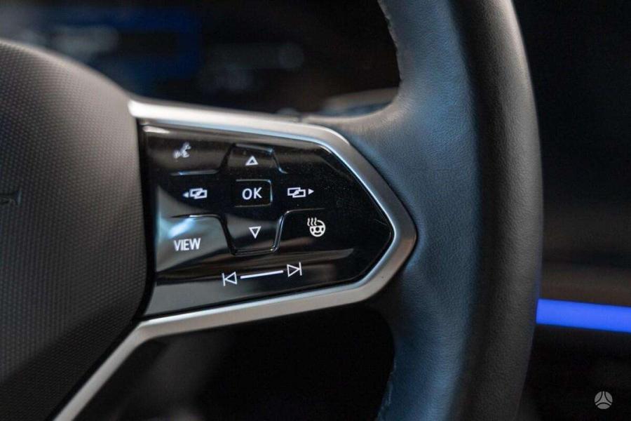 Black Volkswagen Touareg 2023 in Vilnius, with an engine capacity of 3.00 L and mileage of 118 thousand km for 46900 €, photo 11 on AUTOMOTO.COM.LV