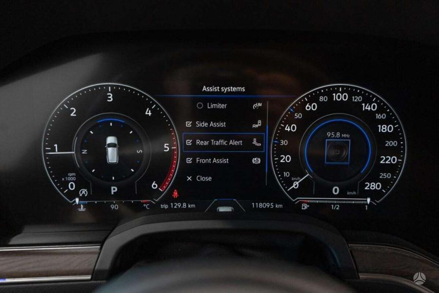 Black Volkswagen Touareg 2023 in Vilnius, with an engine capacity of 3.00 L and mileage of 118 thousand km for 46900 €, photo 14 on AUTOMOTO.COM.LV