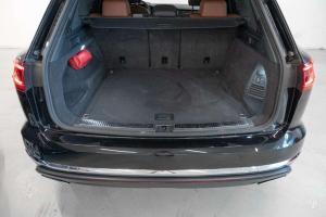 Black Volkswagen Touareg 2023 in Vilnius, with an engine capacity of 3.00 L and mileage of 118 thousand km for 46900 €, photo 30 on AUTOMOTO.COM.LV