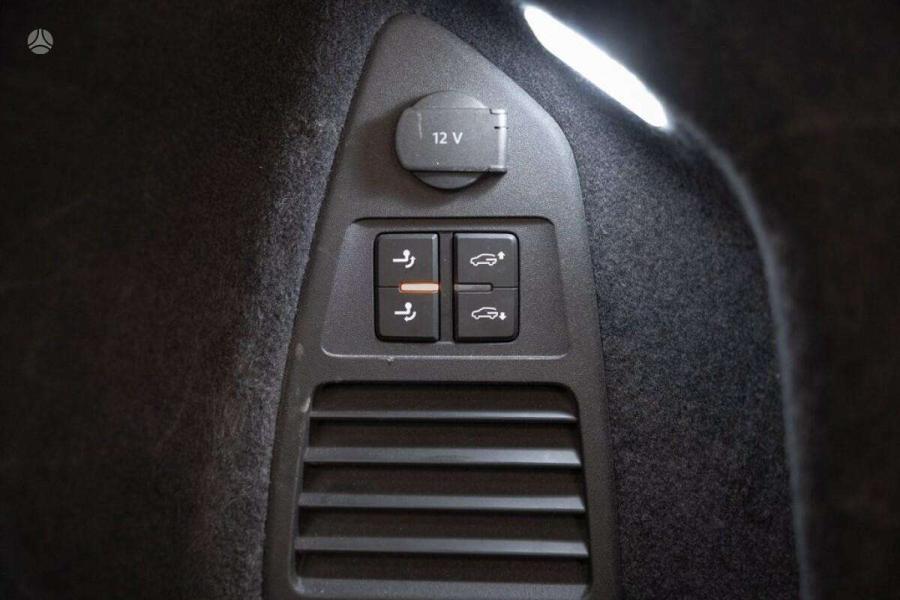 Black Volkswagen Touareg 2023 in Vilnius, with an engine capacity of 3.00 L and mileage of 118 thousand km for 46900 €, photo 32 on AUTOMOTO.COM.LV