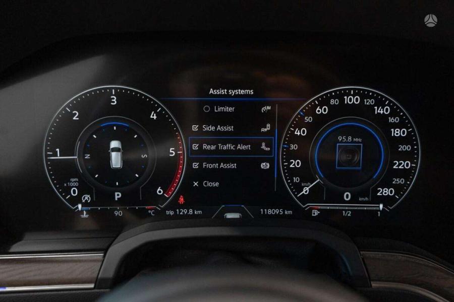 Black Volkswagen Touareg 2023 in Vilnius, with an engine capacity of 3.00 L and mileage of 118 thousand km for 46900 €, photo 14 on AUTOMOTO.COM.LV