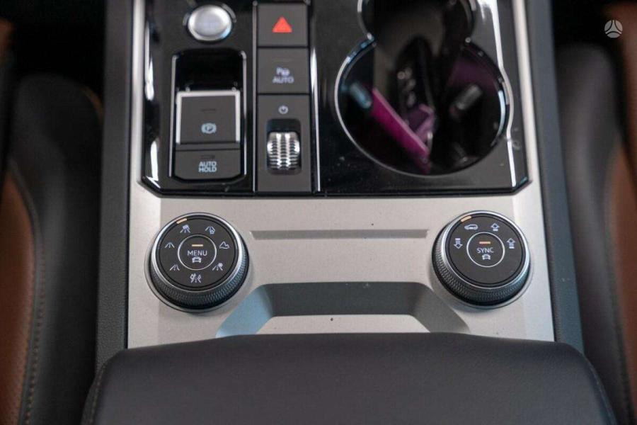 Black Volkswagen Touareg 2023 in Vilnius, with an engine capacity of 3.00 L and mileage of 118 thousand km for 46900 €, photo 23 on AUTOMOTO.COM.LV