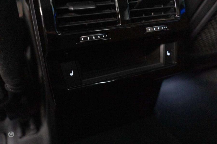 Black Volkswagen Touareg 2023 in Vilnius, with an engine capacity of 3.00 L and mileage of 118 thousand km for 46900 €, photo 29 on AUTOMOTO.COM.LV
