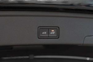 Black Volkswagen Touareg 2023 in Vilnius, with an engine capacity of 3.00 L and mileage of 118 thousand km for 46900 €, photo 31 on AUTOMOTO.COM.LV