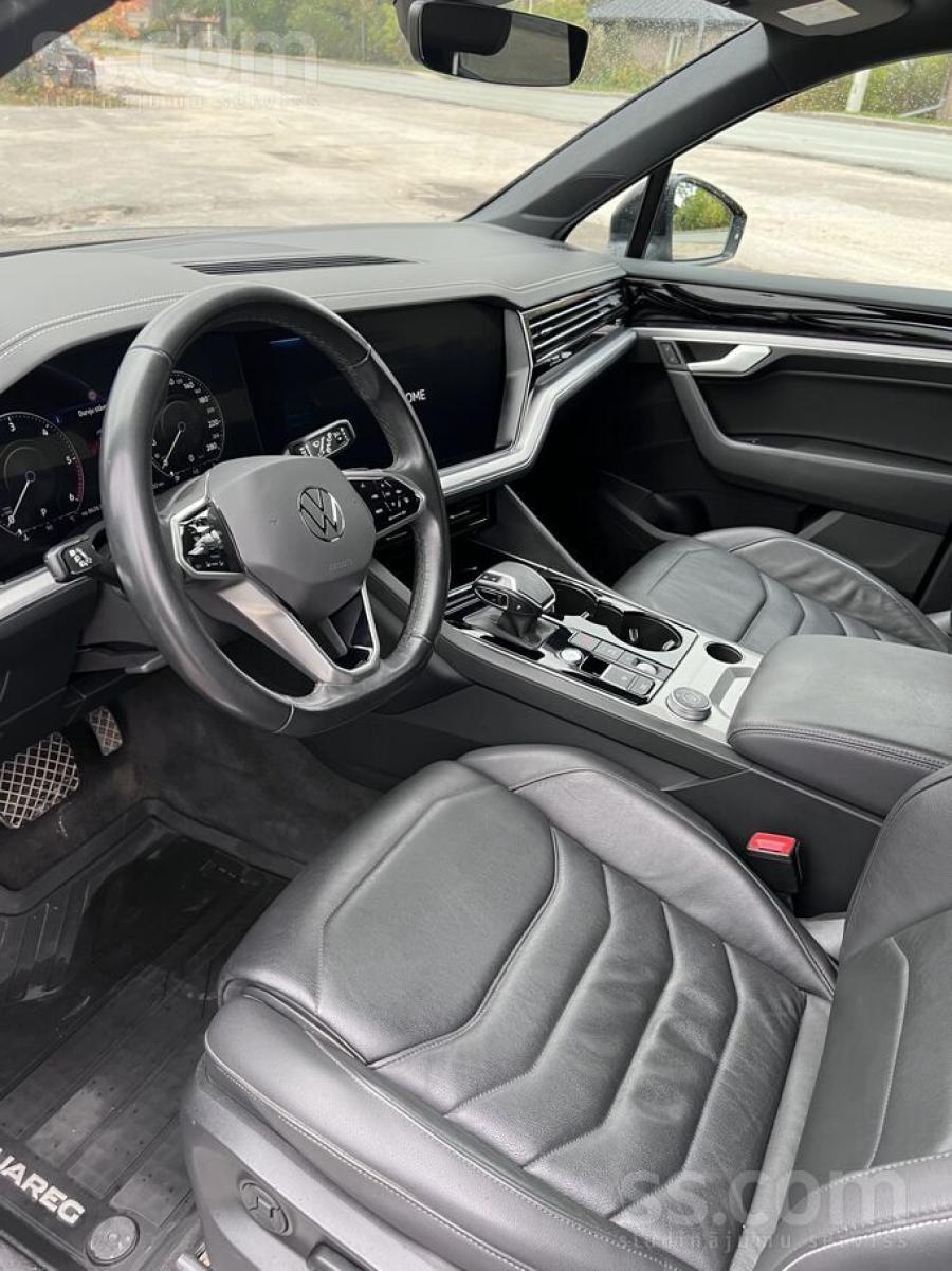 Black Volkswagen Touareg 2023 in Cesis, with an engine capacity of 3.00 L and mileage of 79 thousand km for 44000 €, photo 7 on AUTOMOTO.COM.LV