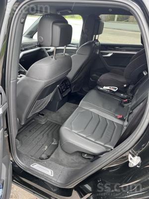Black Volkswagen Touareg 2023 in Cesis, with an engine capacity of 3.00 L and mileage of 79 thousand km for 44000 €, photo 9 on AUTOMOTO.COM.LV