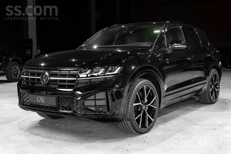 Melns Volkswagen Touareg 2024 Rīga, ar dzinēja tilpumu 3.00 L un nobraukumu 6 tūkst. km par 77440 €, foto 1 vietnē AUTOMOTO.COM.LV