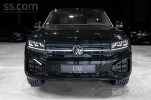 Melns Volkswagen Touareg 2024 Rīga, ar dzinēja tilpumu 3.00 L un nobraukumu 6 tūkst. km par 77440 €, foto 2 vietnē AUTOMOTO.COM.LV
