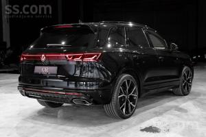 Melns Volkswagen Touareg 2024 Rīga, ar dzinēja tilpumu 3.00 L un nobraukumu 6 tūkst. km par 77440 €, foto 4 vietnē AUTOMOTO.COM.LV