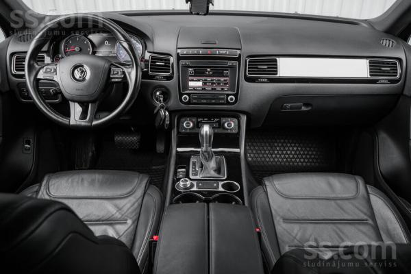 Black Volkswagen Touareg 2024 in Ogre, with an engine capacity of 3.00 L and mileage of 310 thousand km for 14900 €, photo 7 on AUTOMOTO.COM.LV