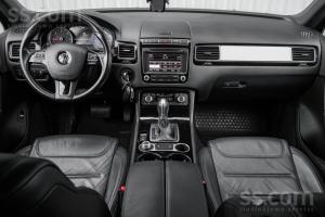 Black Volkswagen Touareg 2024 in Ogre, with an engine capacity of 3.00 L and mileage of 310 thousand km for 14900 €, photo 7 on AUTOMOTO.COM.LV