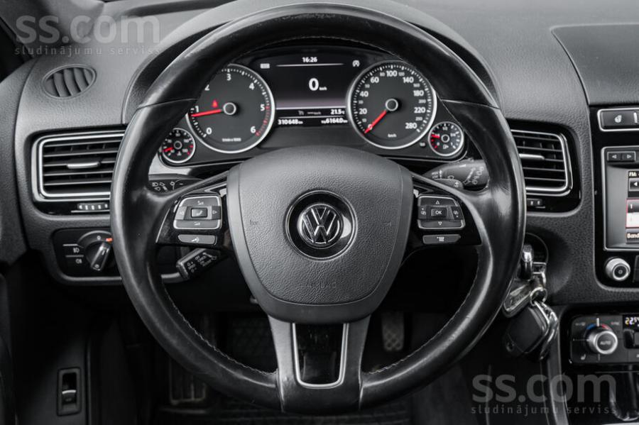 Black Volkswagen Touareg 2024 in Ogre, with an engine capacity of 3.00 L and mileage of 310 thousand km for 14900 €, photo 19 on AUTOMOTO.COM.LV