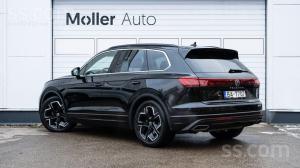 Black Volkswagen Touareg 2025 in Riga, with an engine capacity of 3.00 L and mileage of 15 thousand km for 63950 €, photo 4 on AUTOMOTO.COM.LV