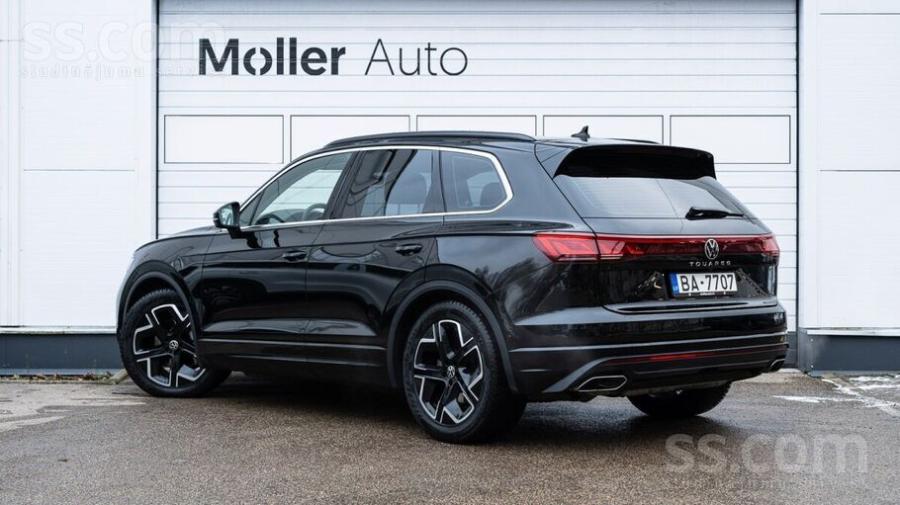 Black Volkswagen Touareg 2025 in Riga, with an engine capacity of 3.00 L and mileage of 15 thousand km for 63950 €, photo 4 on AUTOMOTO.COM.LV