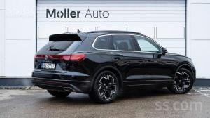 Black Volkswagen Touareg 2025 in Riga, with an engine capacity of 3.00 L and mileage of 15 thousand km for 63950 €, photo 5 on AUTOMOTO.COM.LV