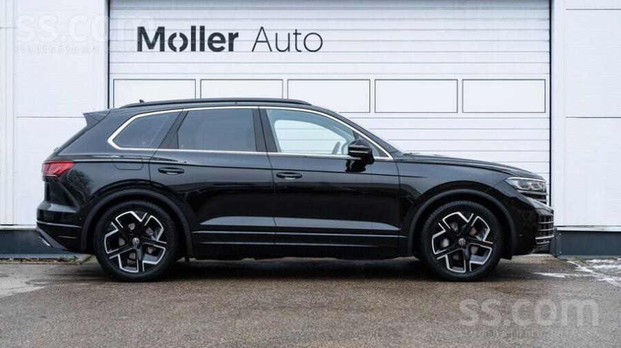 Black Volkswagen Touareg 2025 in Riga, with an engine capacity of 3.00 L and mileage of 15 thousand km for 63950 €, photo 6 on AUTOMOTO.COM.LV