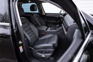 Black Volkswagen Touareg 2025 in Riga, with an engine capacity of 3.00 L and mileage of 15 thousand km for 63950 €, photo 7 on AUTOMOTO.COM.LV