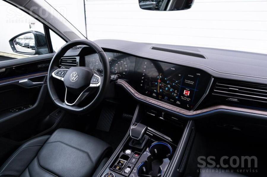 Black Volkswagen Touareg 2025 in Riga, with an engine capacity of 3.00 L and mileage of 15 thousand km for 63950 €, photo 10 on AUTOMOTO.COM.LV