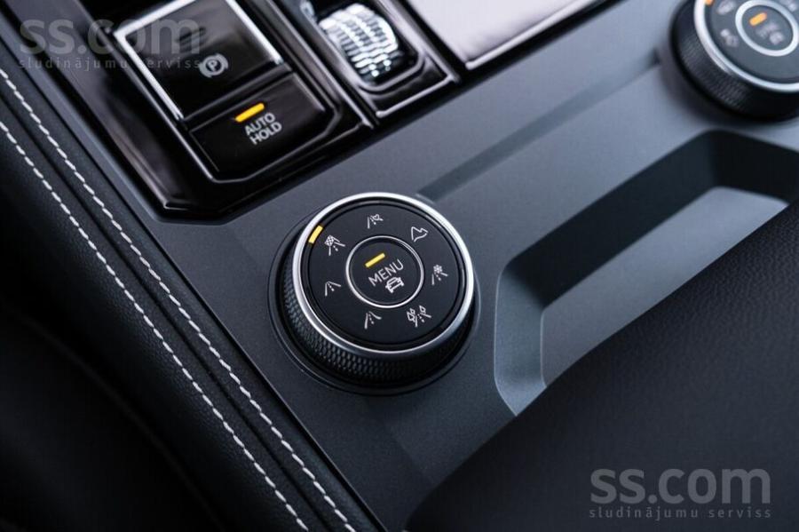 Black Volkswagen Touareg 2025 in Riga, with an engine capacity of 3.00 L and mileage of 15 thousand km for 63950 €, photo 17 on AUTOMOTO.COM.LV
