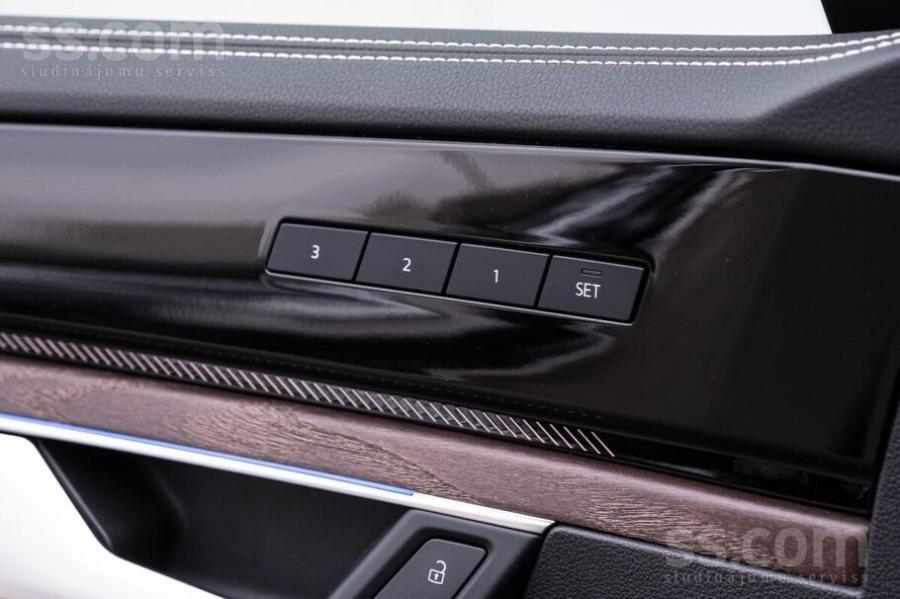 Black Volkswagen Touareg 2025 in Riga, with an engine capacity of 3.00 L and mileage of 15 thousand km for 63950 €, photo 21 on AUTOMOTO.COM.LV