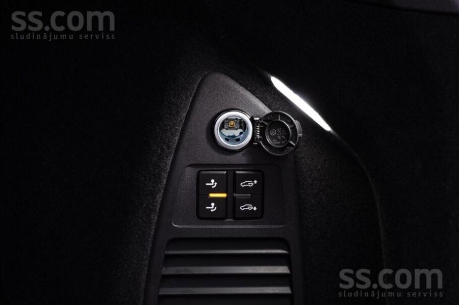 Black Volkswagen Touareg 2025 in Riga, with an engine capacity of 3.00 L and mileage of 15 thousand km for 63950 €, photo 24 on AUTOMOTO.COM.LV