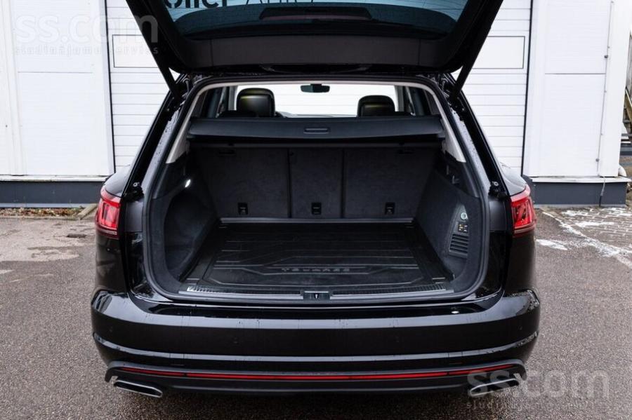 Black Volkswagen Touareg 2025 in Riga, with an engine capacity of 3.00 L and mileage of 15 thousand km for 63950 €, photo 27 on AUTOMOTO.COM.LV