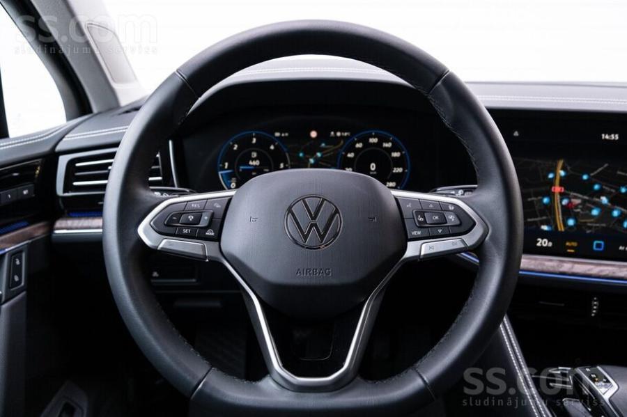 Black Volkswagen Touareg 2025 in Riga, with an engine capacity of 3.00 L and mileage of 15 thousand km for 63950 €, photo 29 on AUTOMOTO.COM.LV