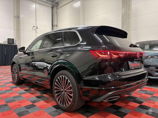 Melns Volkswagen Touareg 2025 Viļņa, ar dzinēja tilpumu 2.97 L un nobraukumu 5 tūkst. km par 54500 €, foto 6 vietnē AUTOMOTO.COM.LV
