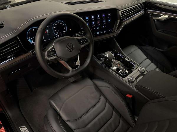 Melns Volkswagen Touareg 2025 Viļņa, ar dzinēja tilpumu 2.97 L un nobraukumu 5 tūkst. km par 54500 €, foto 9 vietnē AUTOMOTO.COM.LV