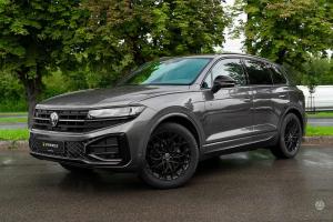 Melns Volkswagen Touareg 2025 Viļņa, ar dzinēja tilpumu 2.97 L un nobraukumu 24 tūkst. km par 68900 €, foto  vietnē AUTOMOTO.COM.LV