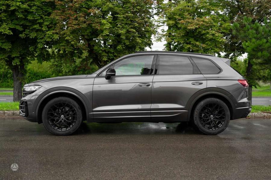 Melns Volkswagen Touareg 2025 Viļņa, ar dzinēja tilpumu 2.97 L un nobraukumu 24 tūkst. km par 68900 €, foto 4 vietnē AUTOMOTO.COM.LV