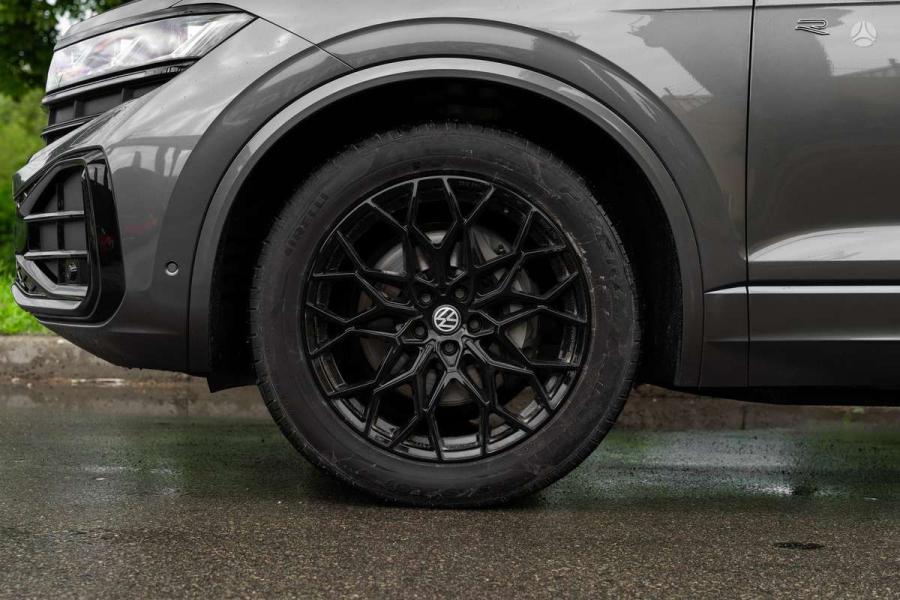 Melns Volkswagen Touareg 2025 Viļņa, ar dzinēja tilpumu 2.97 L un nobraukumu 24 tūkst. km par 68900 €, foto 5 vietnē AUTOMOTO.COM.LV