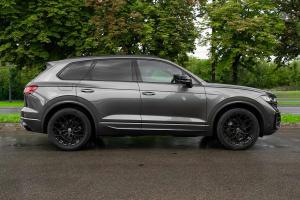 Melns Volkswagen Touareg 2025 Viļņa, ar dzinēja tilpumu 2.97 L un nobraukumu 24 tūkst. km par 68900 €, foto 10 vietnē AUTOMOTO.COM.LV