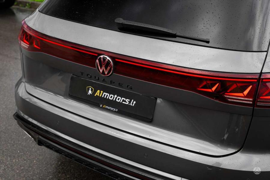 Melns Volkswagen Touareg 2025 Viļņa, ar dzinēja tilpumu 2.97 L un nobraukumu 24 tūkst. km par 68900 €, foto 14 vietnē AUTOMOTO.COM.LV