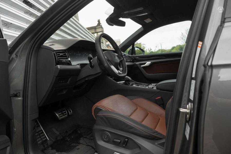 Melns Volkswagen Touareg 2025 Viļņa, ar dzinēja tilpumu 2.97 L un nobraukumu 24 tūkst. km par 68900 €, foto 16 vietnē AUTOMOTO.COM.LV