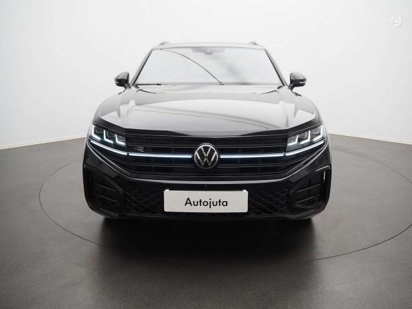 Melns Volkswagen Touareg 2025 Viļņa, ar dzinēja tilpumu 2.97 L un nobraukumu 17 tūkst. km par 72500 €, foto 3 vietnē AUTOMOTO.COM.LV