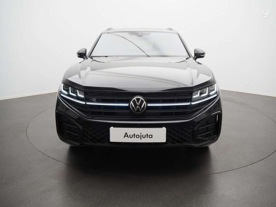 Black Volkswagen Touareg 2025 in Vilnius, with an engine capacity of 2.97 L and mileage of 17 thousand km for 72500 €, photo 3 on AUTOMOTO.COM.LV