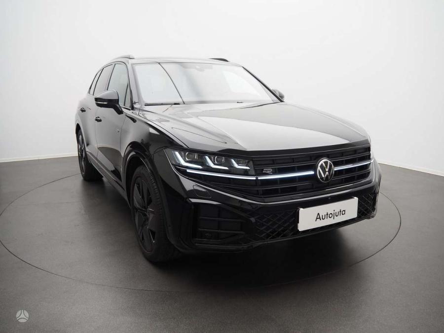 Black Volkswagen Touareg 2025 in Vilnius, with an engine capacity of 2.97 L and mileage of 17 thousand km for 72500 €, photo 4 on AUTOMOTO.COM.LV