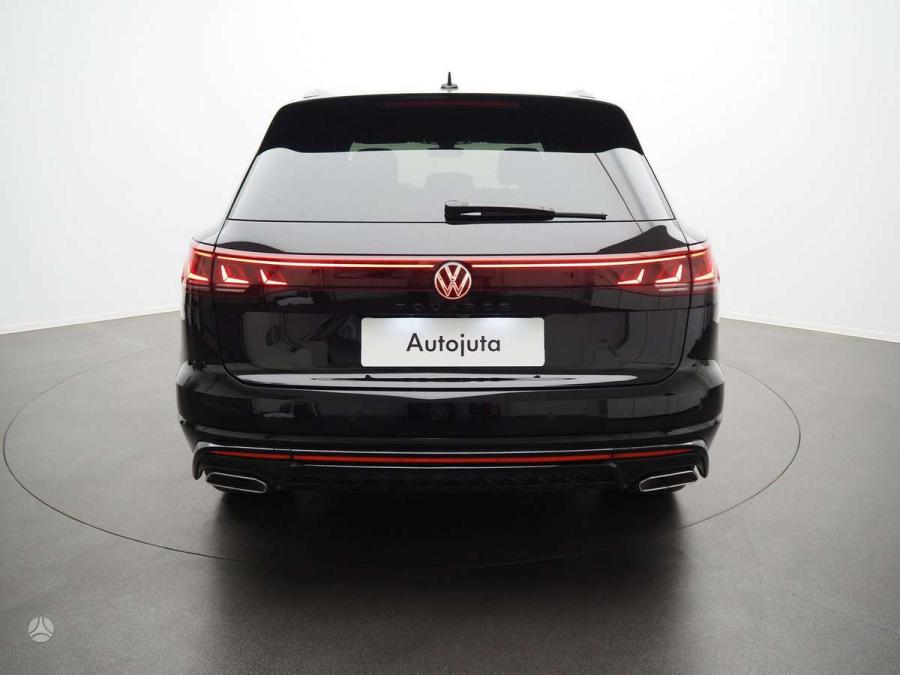 Black Volkswagen Touareg 2025 in Vilnius, with an engine capacity of 2.97 L and mileage of 17 thousand km for 72500 €, photo 6 on AUTOMOTO.COM.LV