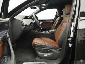 Black Volkswagen Touareg 2025 in Vilnius, with an engine capacity of 2.97 L and mileage of 17 thousand km for 72500 €, photo 9 on AUTOMOTO.COM.LV