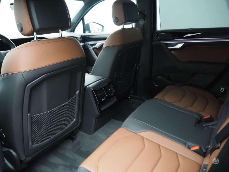 Black Volkswagen Touareg 2025 in Vilnius, with an engine capacity of 2.97 L and mileage of 17 thousand km for 72500 €, photo 19 on AUTOMOTO.COM.LV