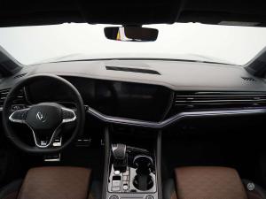 Black Volkswagen Touareg 2025 in Vilnius, with an engine capacity of 2.97 L and mileage of 17 thousand km for 72500 €, photo 21 on AUTOMOTO.COM.LV