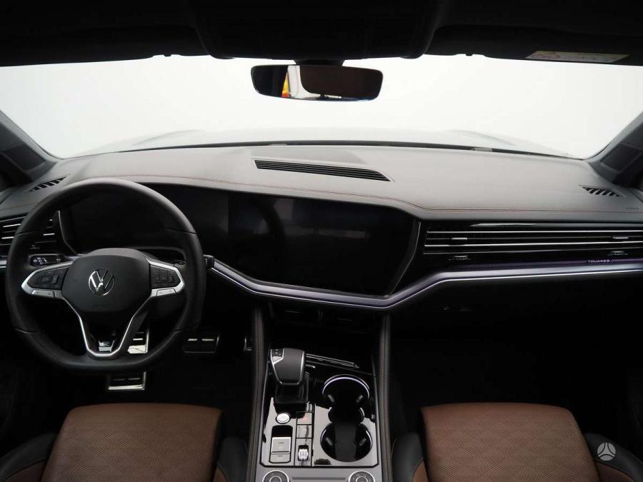 Black Volkswagen Touareg 2025 in Vilnius, with an engine capacity of 2.97 L and mileage of 17 thousand km for 72500 €, photo 21 on AUTOMOTO.COM.LV