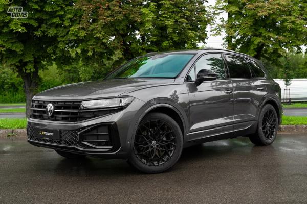 Volkswagen Touareg 2025 Viļņa vietnē Melns Volkswagen Touareg 2025 Viļņa, ar dzinēja tilpumu 3.00 L un nobraukumu 24 tūkst. km par 68900 €, foto 1 vietnē AUTOMOTO.COM.LV