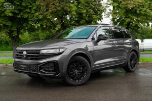 Melns Volkswagen Touareg 2025 Viļņa, ar dzinēja tilpumu 3.00 L un nobraukumu 24 tūkst. km par 68900 €, foto  vietnē AUTOMOTO.COM.LV